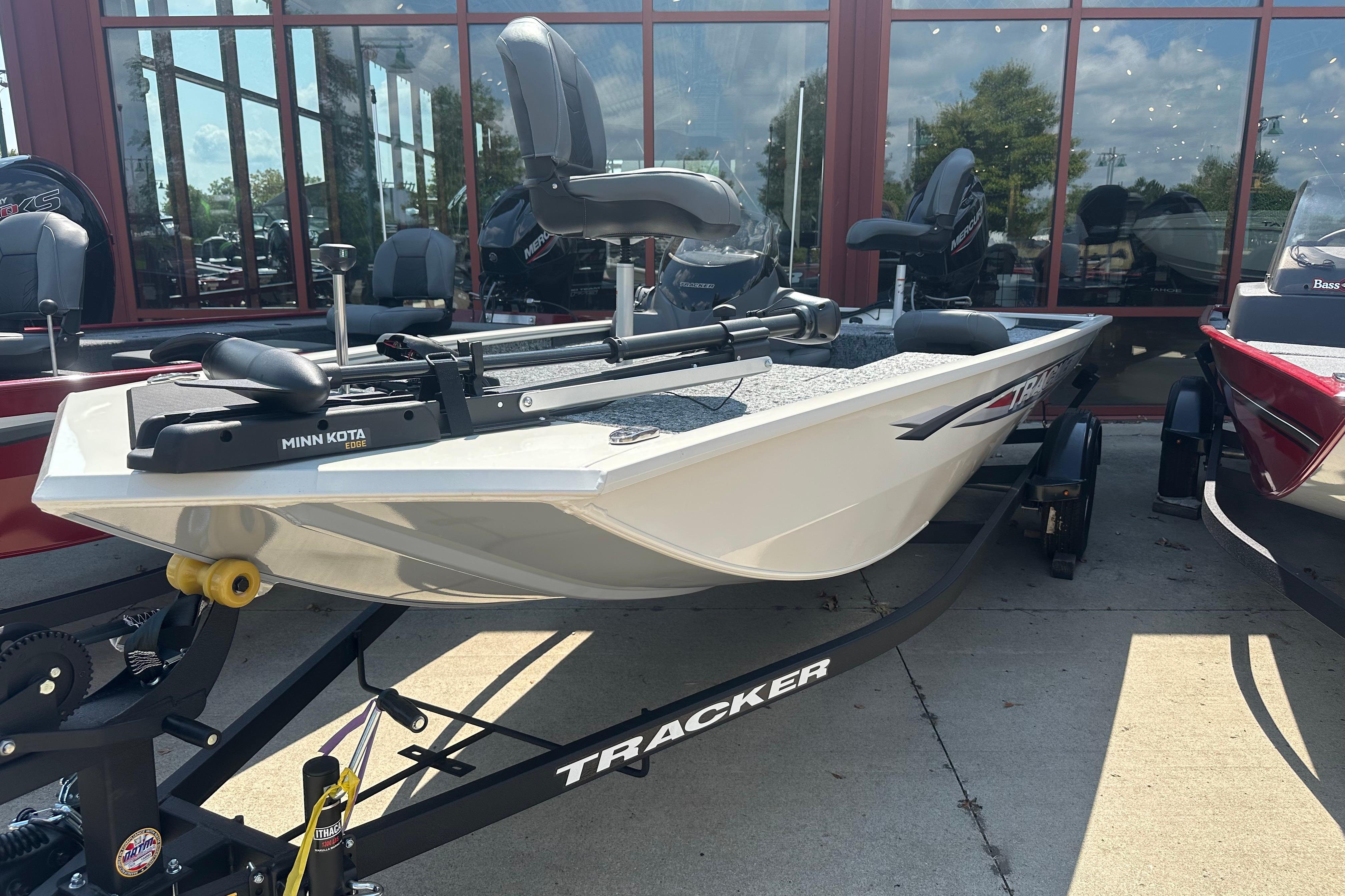 2026 TRACKER PRO 170 | Bass Pro Shops